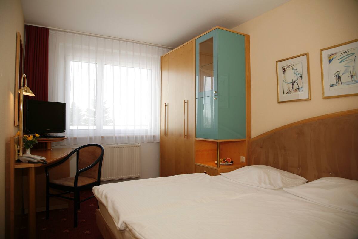 Cofre no quarto, secretária, Wi-fi grátis, roupa de cama fornecida 