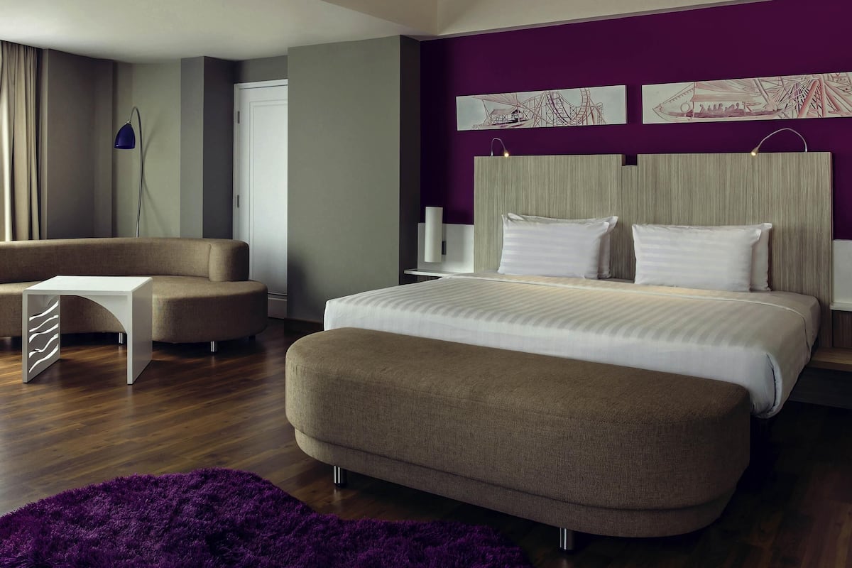 Quarto executivo, 1 cama King, vista para o parque | Cofres nos quartos, escrivaninha, berços grátis, Wi-Fi de cortesia