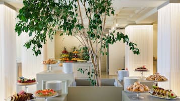 Café da manhã com buffet todos os dias (EUR 40 por pessoa)