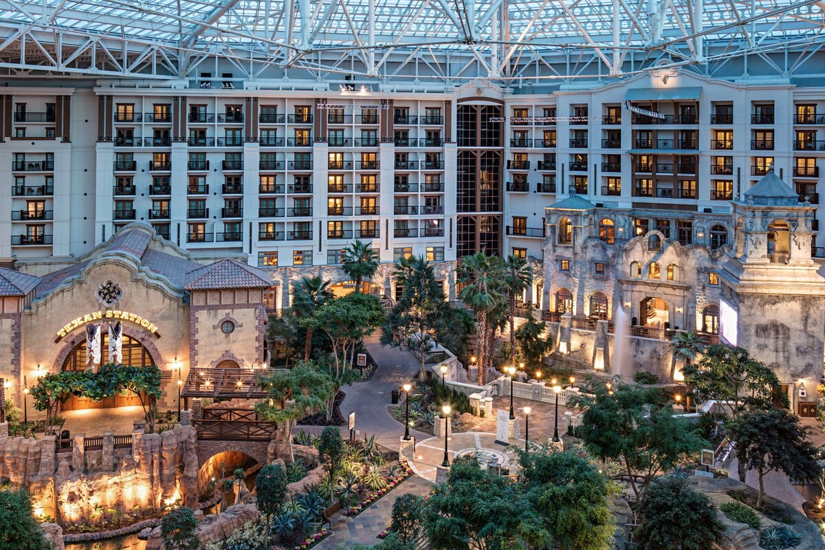 Gaylord Texan Resort & Convention Center Reviews, Deals & Photos 2024 ...