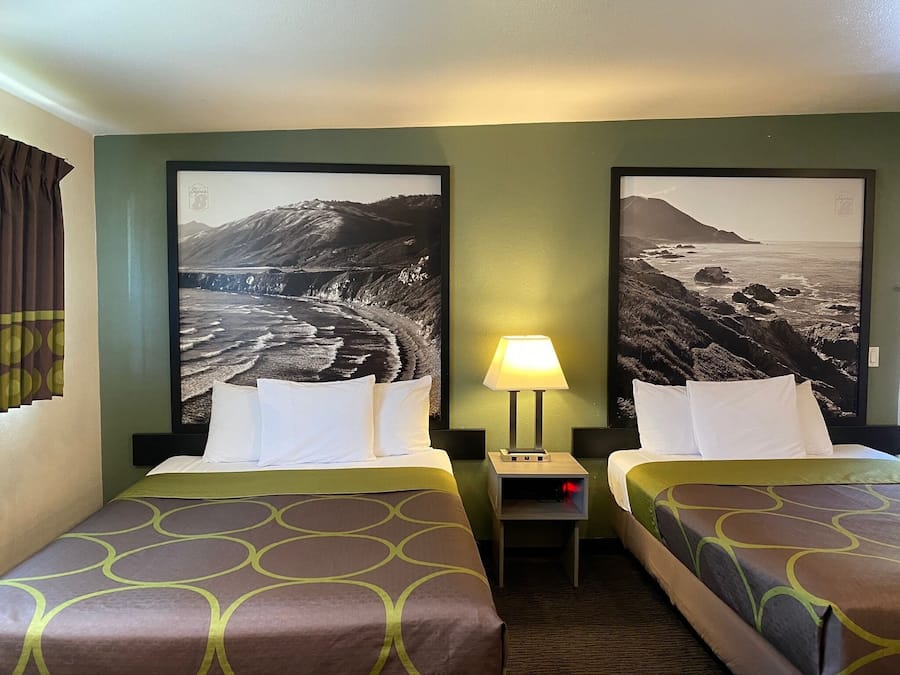 Quarto, 2 camas queen-size | Secretária, berços/camas para crianças grátis, Wi-fi grátis