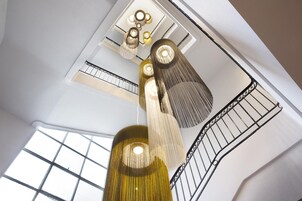 Roupa de alta qualidade, cofre no quarto, secretária 