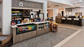 Pequeno-almoço completo diário (10.95 USD por pessoa)