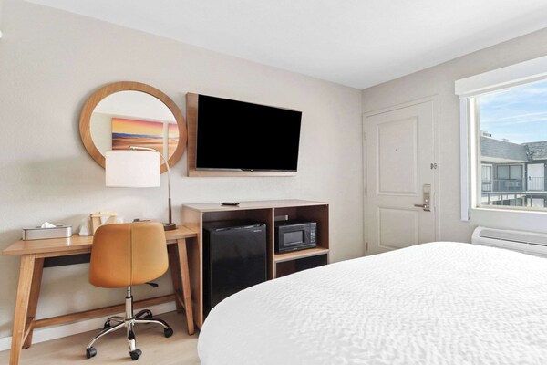 Clarion Pointe Ridgecrest Near China Lake Naval Station - United States