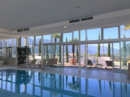 Piscina interior, da(s) 6:00 à(s) 21:30, espreguiçadeiras 