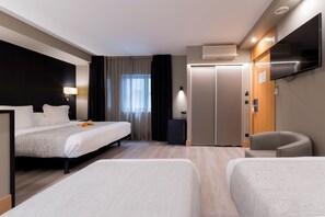 Roupa de alta qualidade, minibar, cofre no quarto 