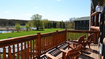 Suite Familiar, várias camas, vista para o rio | 1 quarto, Wi-fi grátis, roupa de cama fornecida