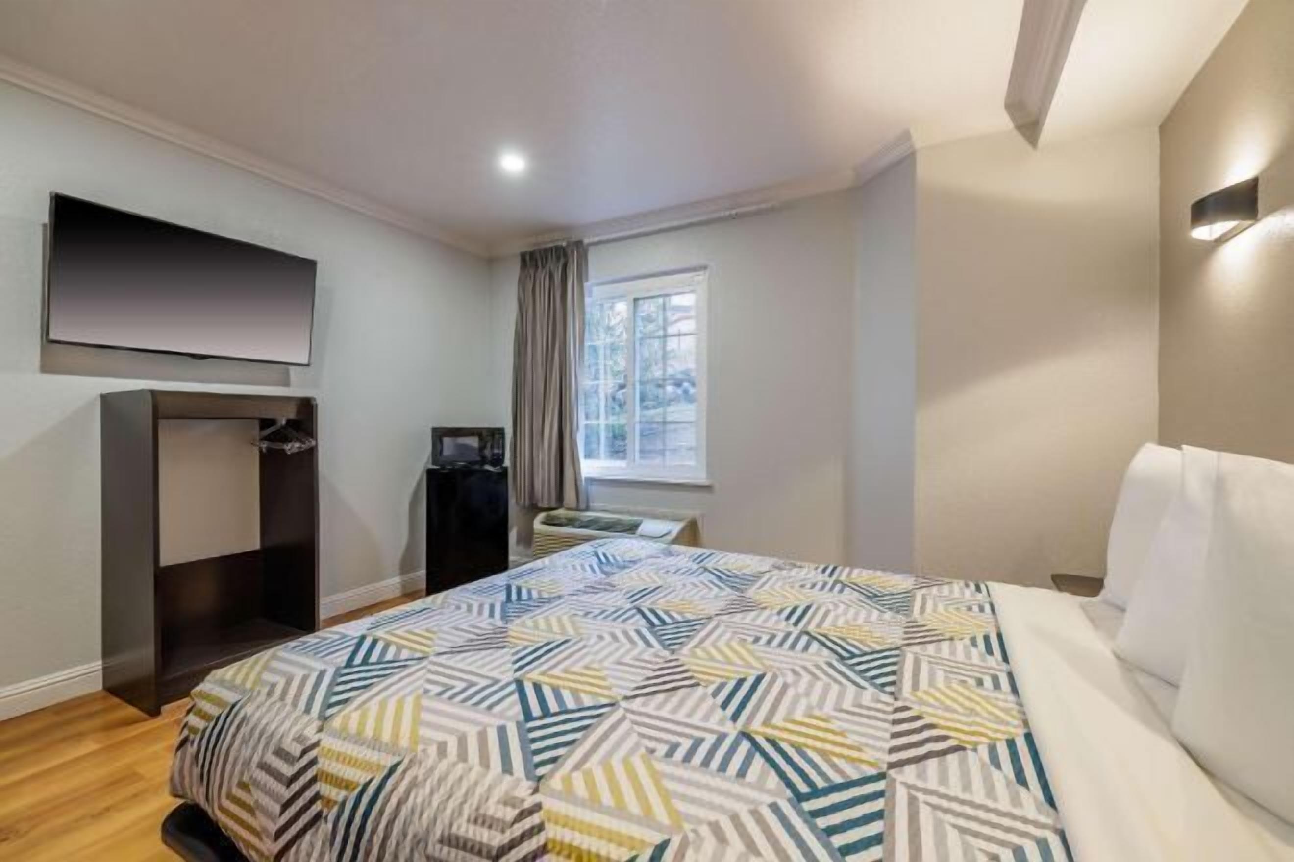 Escrivaninha, ferros/tábuas de passar roupa, Wi-Fi de cortesia