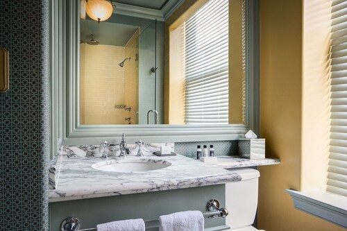 Hotel ICON Autograph Collection by Marriott Reviews, Deals & Photos ...