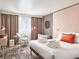 Quarto Executivo, 1 cama de casal | Minibar, cofre com capacidade para portátil 