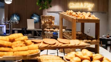 Café da manhã com buffet todos os dias (EUR 18 por pessoa)