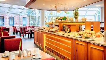 Café da manhã com buffet todos os dias (EUR 21 por pessoa)