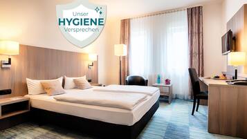 Roupas de cama antialérgicas, escrivaninha, cortinas blackout