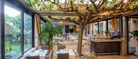 Café da manhã e jantar