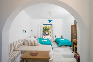 Quarto casal standard | Cofres nos quartos, ferros/tábuas de passar roupa, Wi-Fi de cortesia