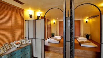 Banheira de hidromassagem, sauna a vapor, tratamentos corporais