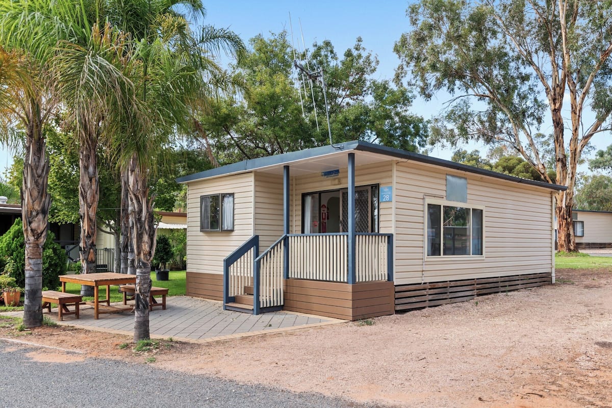 Standard 2 Bedroom Cabin - Pet Friendly | Terraço/pátio