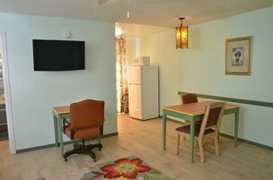 Quarto exclusivo, 2 camas Queen | Opções para refeição no quarto