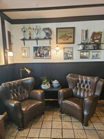 Café da manhã, almoço e jantar; culinária local 