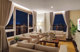 Suíte executiva | Área de estar | TV LCD, lareira, filmes pagos, pisos aquecidos