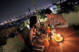 Pequenos-almoços, almoços, jantares servidos, cozinha internacional 