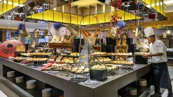 3 restaurantes: opção de almoço e jantar