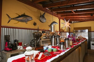 Café da manhã com buffet grátis todos os dias