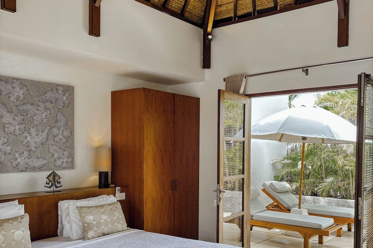 Minibar, cofre no quarto, ferro/tábua de engomar 