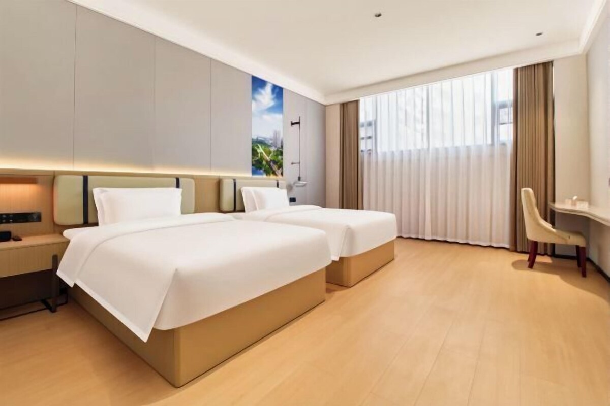 Minibar, cofre no quarto, despertadores 