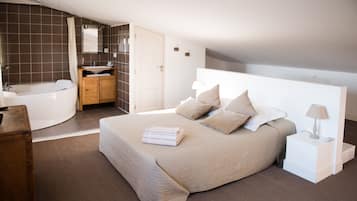 1 quarto, com decoração personalizada, com mobília individualizada