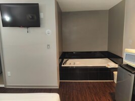 Quarto standard, para fumantes, banheira de hidromassagem | Banheira de hidromassagem