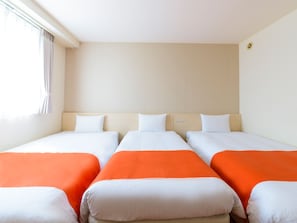 Roupas de cama premium, escrivaninha, cortinas blackout