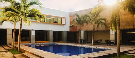 Piscina exterior, da(s) 10:00 à(s) 21:00, espreguiçadeiras