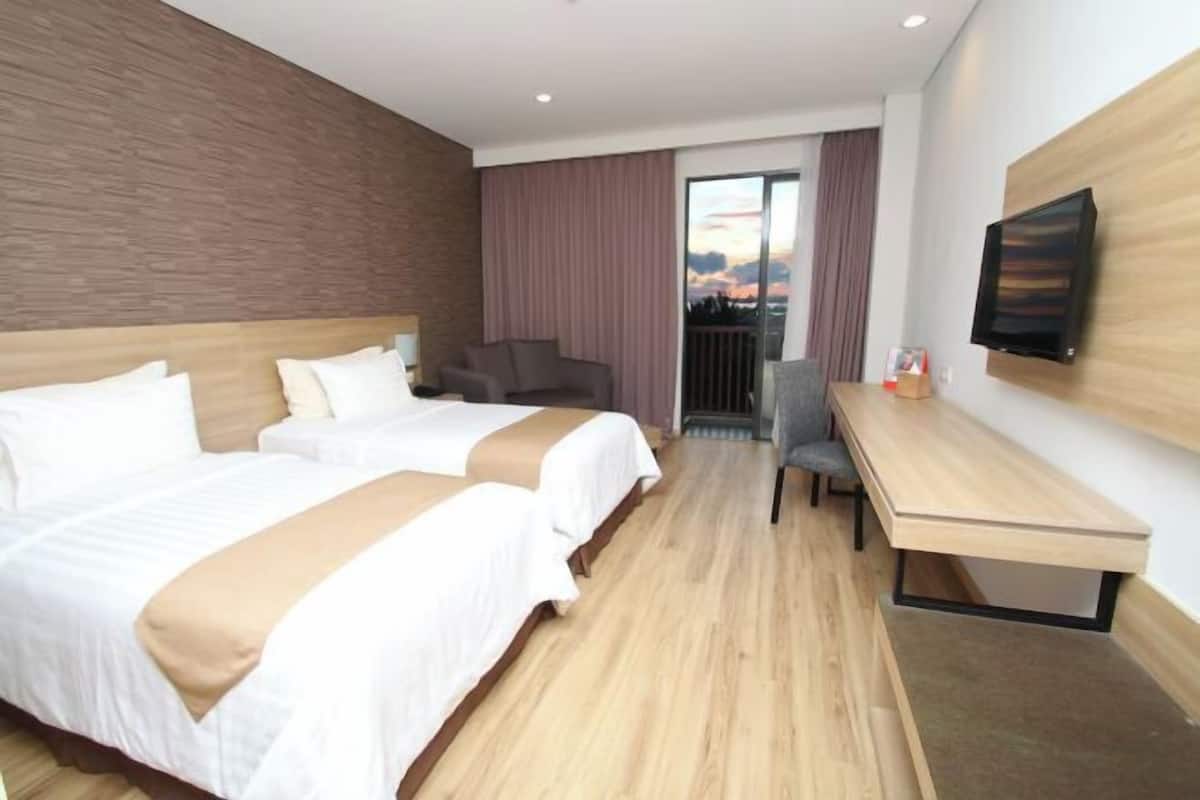 Roupa de alta qualidade, minibar, cofre com capacidade para portátil