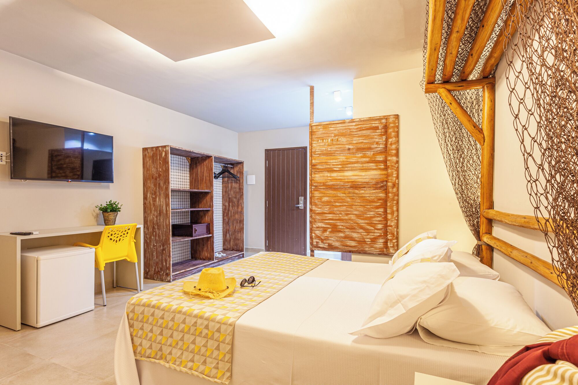 Minibar, cofre no quarto, Wi-fi grátis, roupa de cama fornecida 