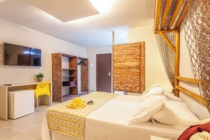 Frigobar, cofres nos quartos, escrivaninha, Wi-Fi de cortesia