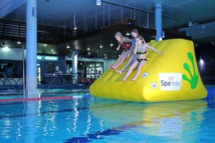 Sauna seca, banheira de hidromassagem, sauna a vapor