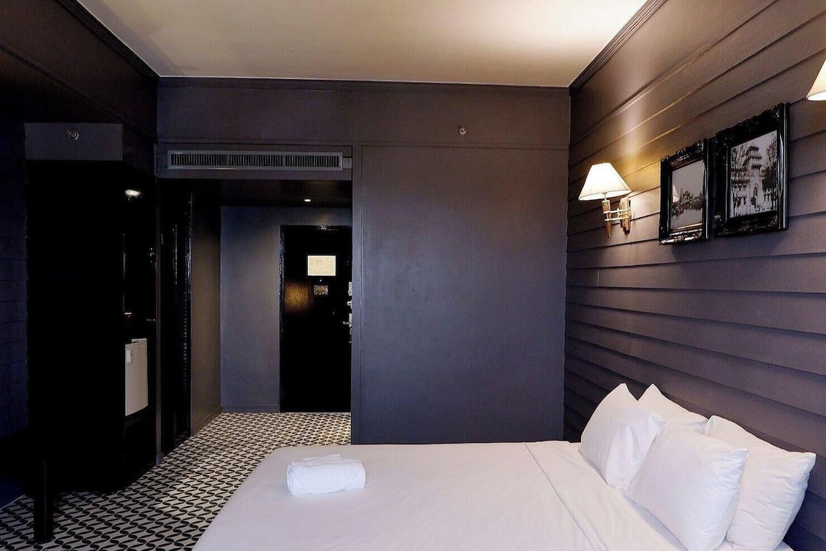 Secretária, secretária adequada para computadores portáteis