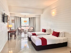 Deluxe Twin | Escrivaninha, espaço de trabalho para notebook, cortinas blackout