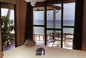 Romantic Bungalow, Beachfront | Varanda