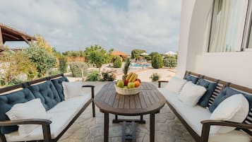 Vila superluxo, 2 quartos, piscina particular, vista para o mar | Terraço/pátio