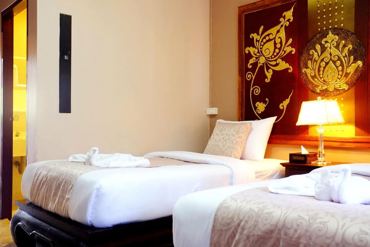 Quarto Standard | Minibar, secretária, cortinas/cortinados opacos, ferro/tábua de engomar