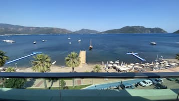 Quarto Standard, vista para o mar | Minibar, cofre no quarto, Wi-fi grátis, roupa de cama fornecida