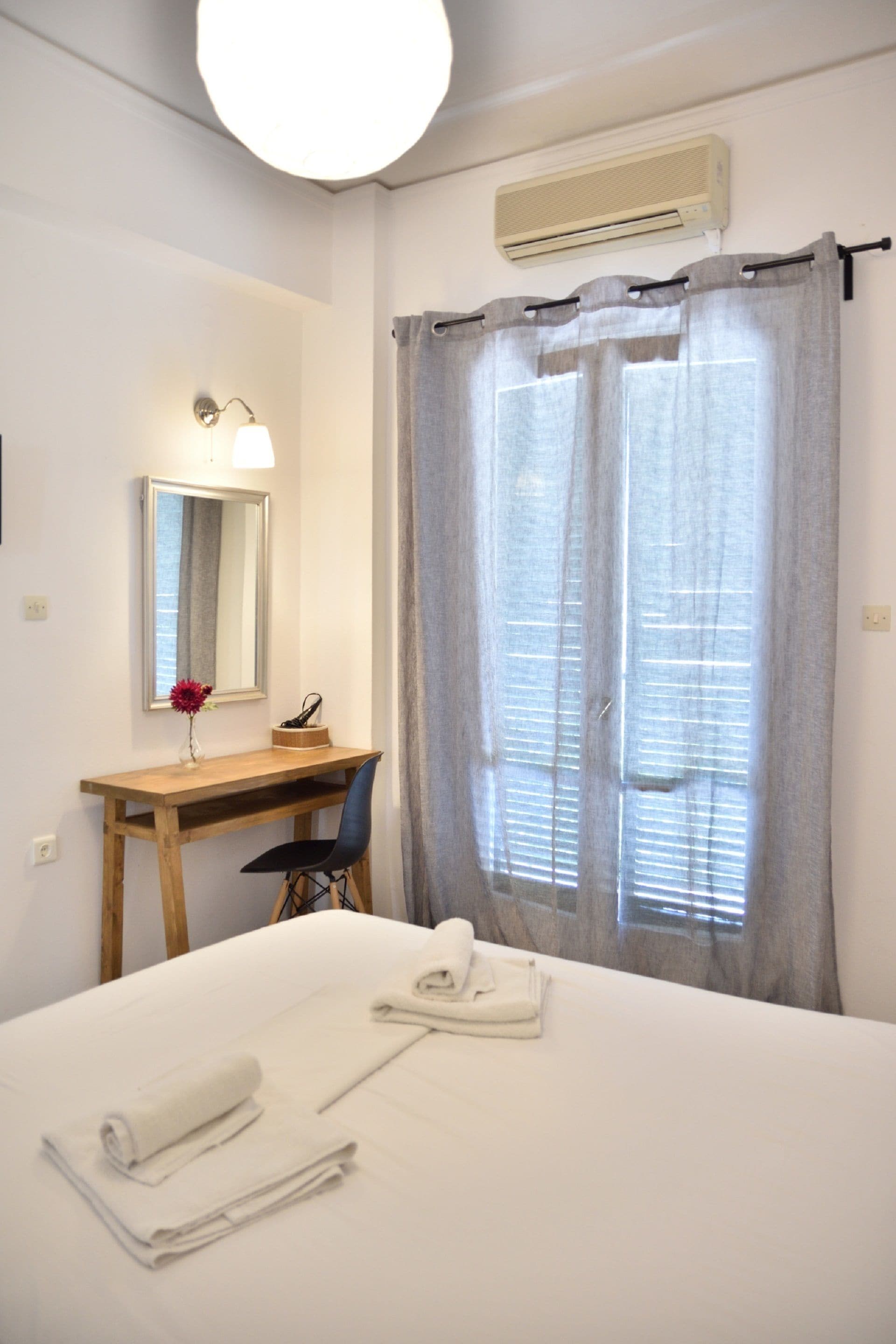Quarto Duplo ou Twin Standard, varanda | Minibar, secretária, ferro/tábua de engomar, Wi-fi grátis 