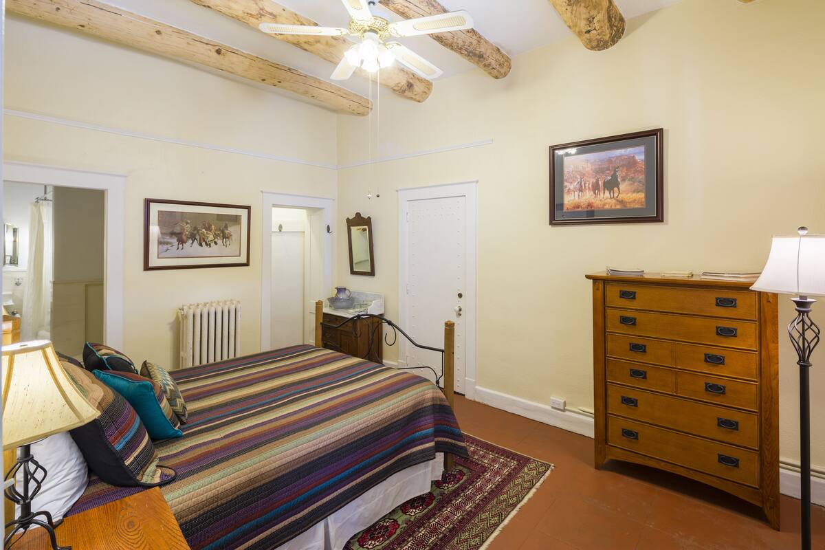 Beaubien Guest Room | Ferros/tábuas de passar roupa, Wi-Fi de cortesia