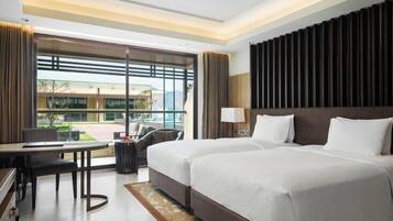 Quarto, 2 camas individuais, não fumadores, varanda (Balcony) | Edredões de penas, camas de colchão pillowtop, minibar, cofre no quarto