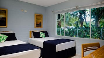 Quarto família, vista para a piscina | 1 quarto, cofres nos quartos, escrivaninha, Wi-Fi de cortesia