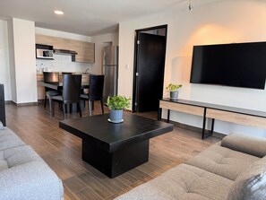 Suíte estúdio luxo | Área de estar | TV