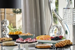 Café da manhã com buffet todos os dias mediante uma taxa