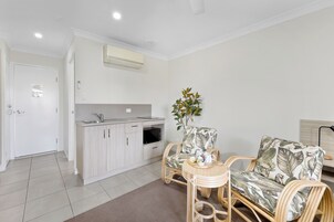 Estúdio executivo (Self Contained) | Cozinha privada | Geladeira, micro-ondas, cafeteira/chaleira, chaleira elétrica